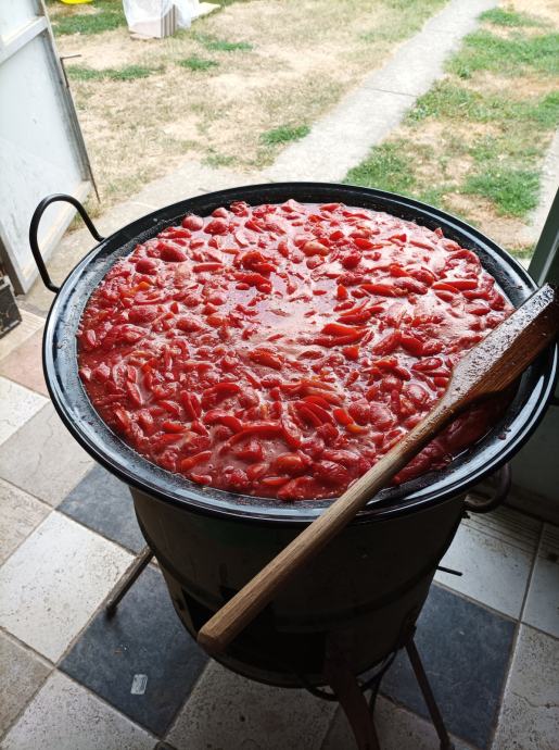Domaća kuhana rajčica bez konzervansa Domaća kuhana rajčica bez konzervansa