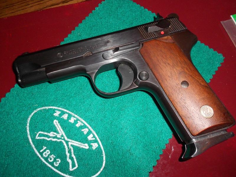 crvena zastava 9mm
