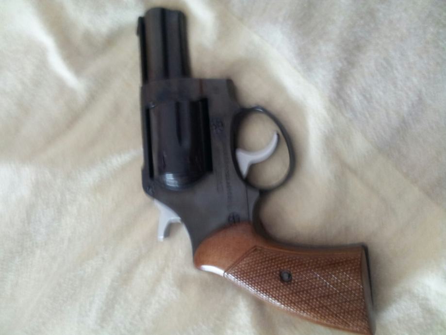 REVOLVER CZ M83 357 magnum