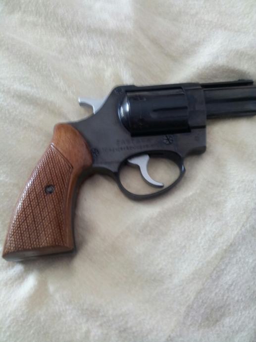 REVOLVER CZ M83 357 magnum