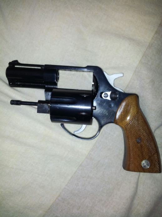 REVOLVER CZ M83 357 magnum