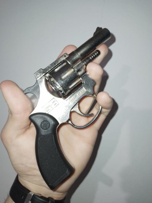 Startni pištolj, revolver 6mm