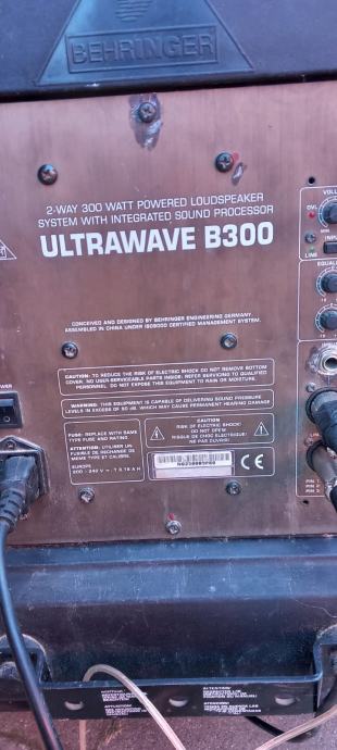 Aktivni zvučnik Behringer B300