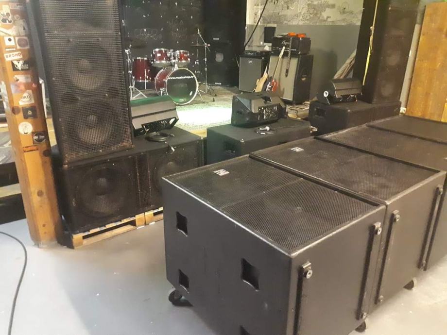 D.A.S. audio ST - 218 sub bass (B&C 18NW100-8)