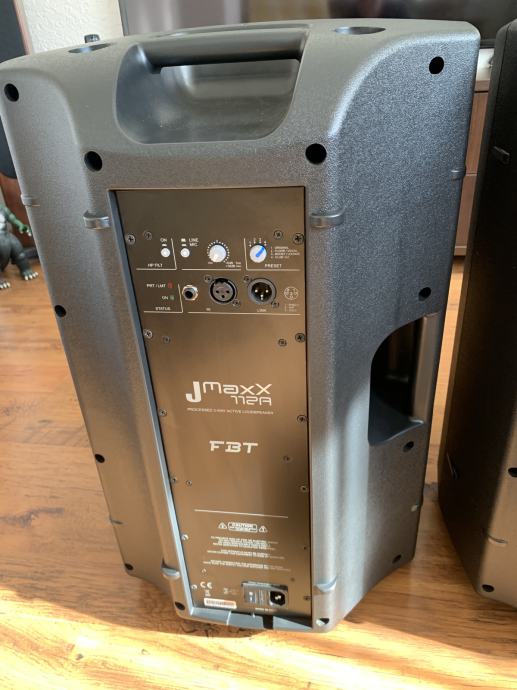 FBT JMAXX 112A AKTIVNE ZVUČNE KUTIJE 900 W RMS-KAO NOVE ! 800 EURA
