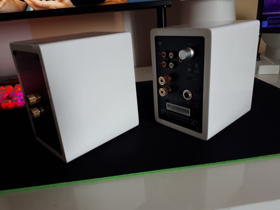 Audioengine A2+ Wireless + DS1 stalci