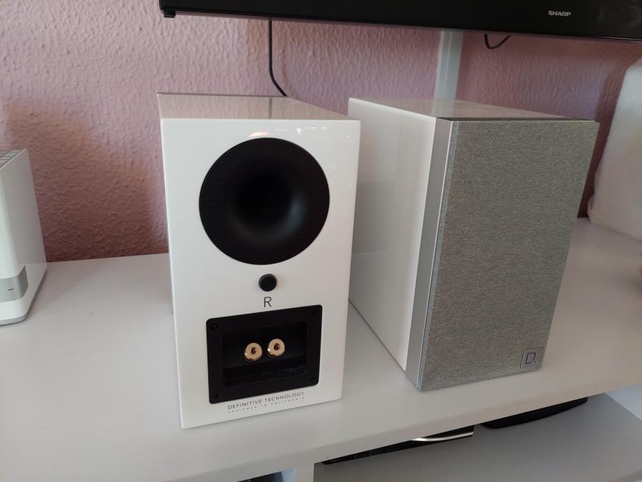 Definitive Technology D7 vrhunski bookshelf zvučnici
