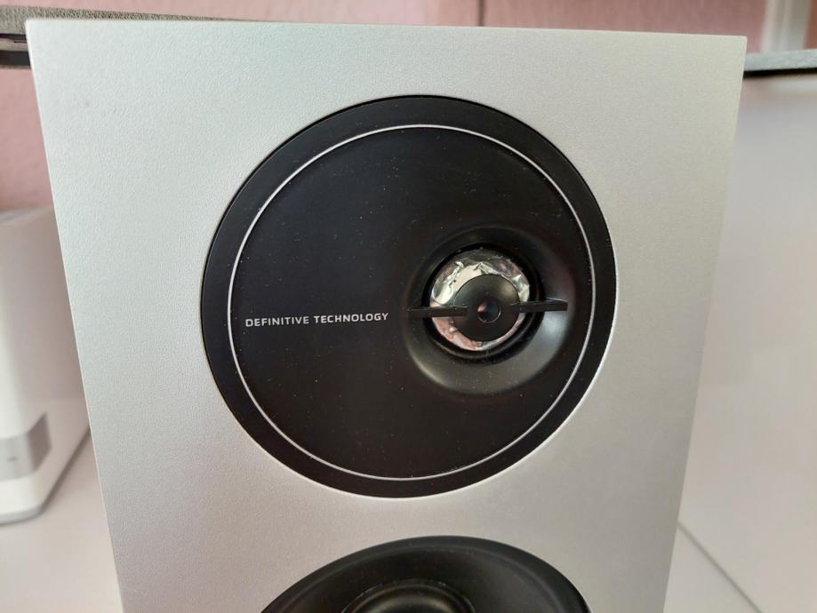Definitive Technology D7 vrhunski bookshelf zvučnici