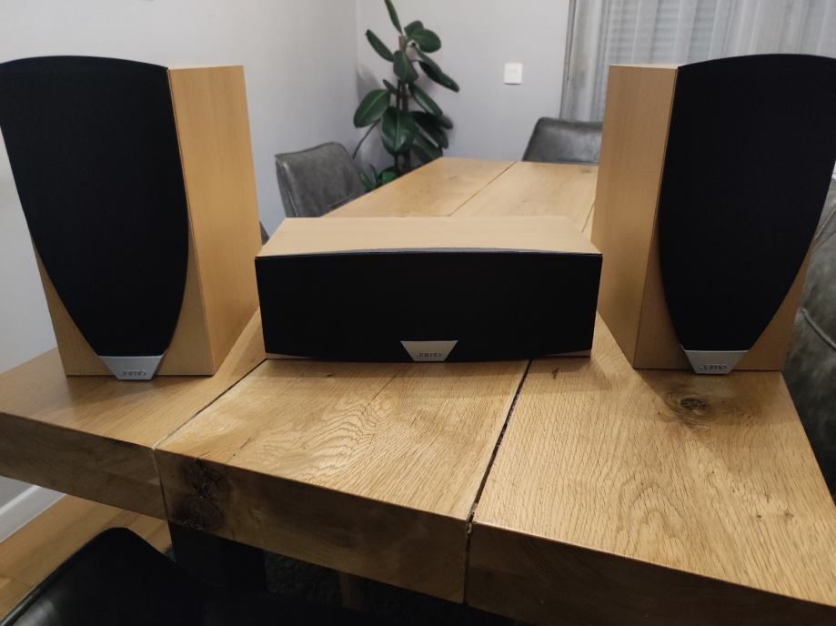 Jamo E825 bookshelf zvučnici.sa centrom.