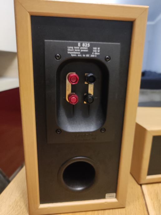 Jamo E825 bookshelf zvučnici.sa centrom.