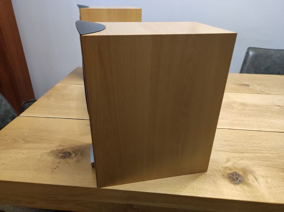 Jamo E825 bookshelf zvučnici.sa centrom.