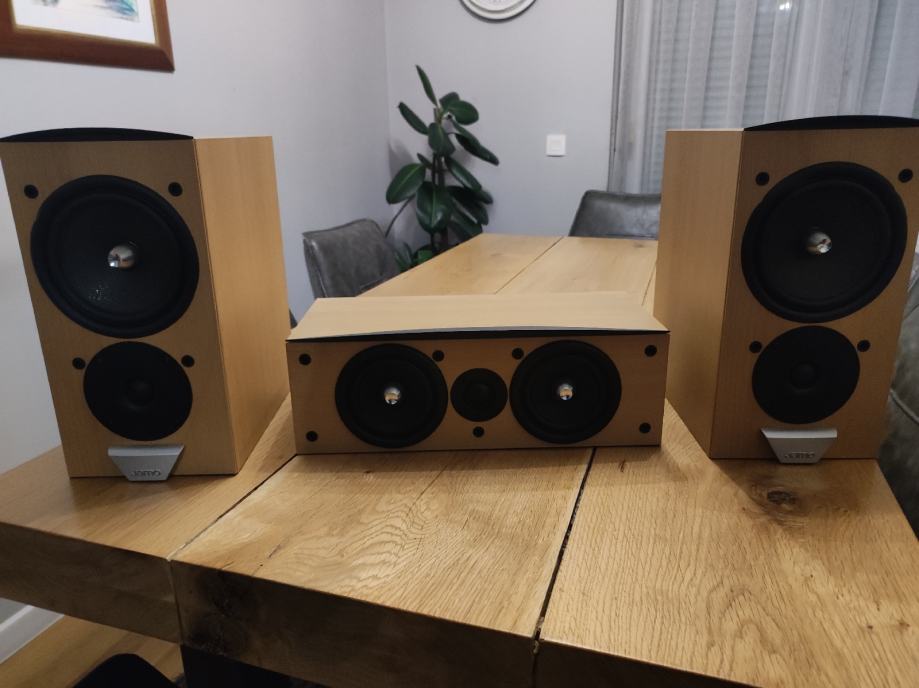 Jamo E825 bookshelf zvučnici.sa centrom.