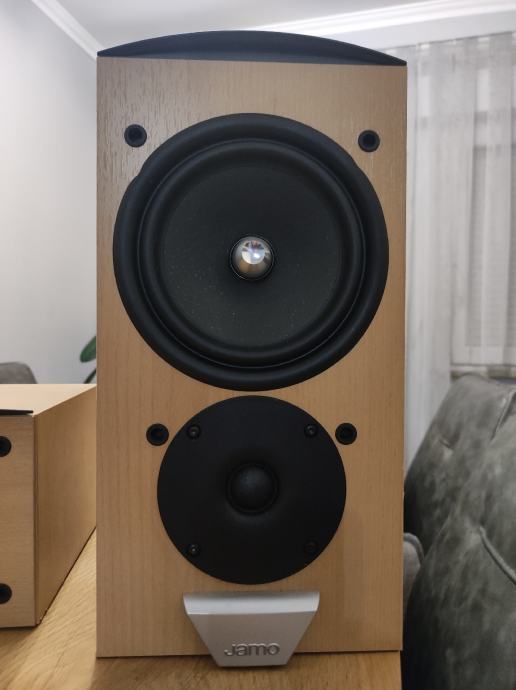 Jamo E825 bookshelf zvučnici.sa centrom.