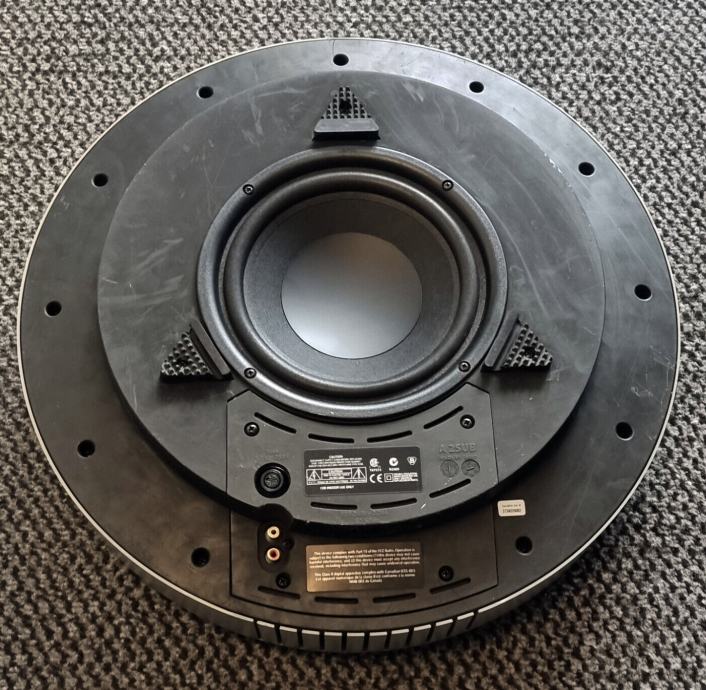 Jamo komplet aktivni subwoofer plus Jamo satelliti plus Jamo stalci.