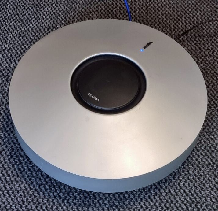Jamo komplet aktivni subwoofer plus Jamo satelliti plus Jamo stalci.