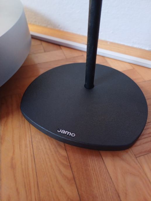 Jamo komplet aktivni subwoofer plus Jamo satelliti plus Jamo stalci.