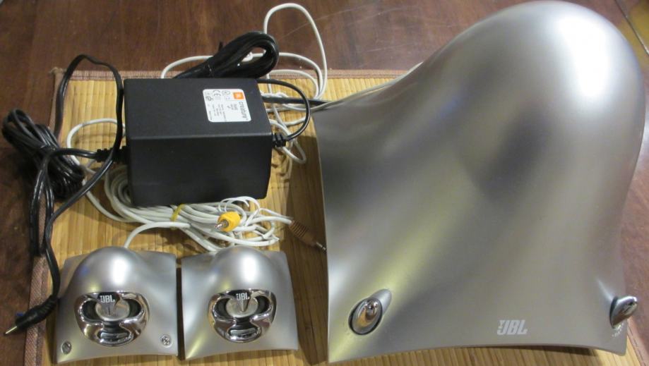 JBL Creature II zvučnici