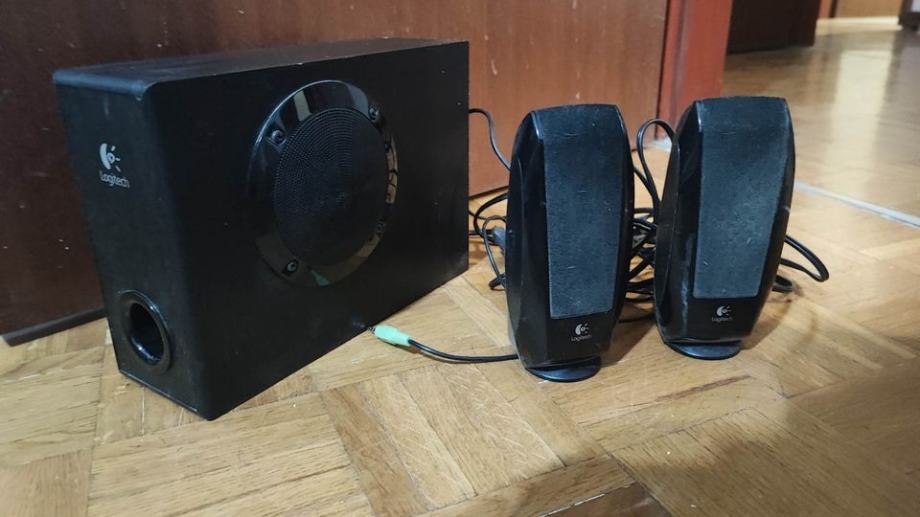 LOGITECH S220 ZVUCNICI