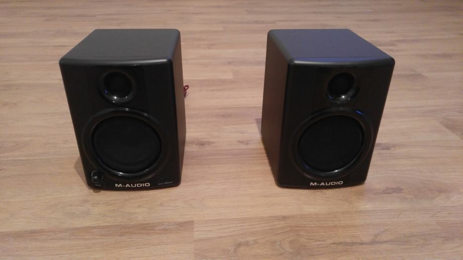 M AUDIO AV 40 zvučnici