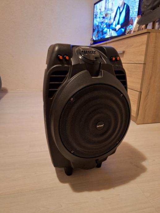 prodajem zvucnik denver