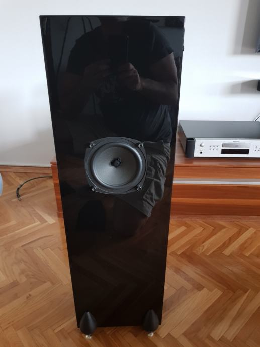 Rega RS3 piano black piano gloss zvučnici (par)