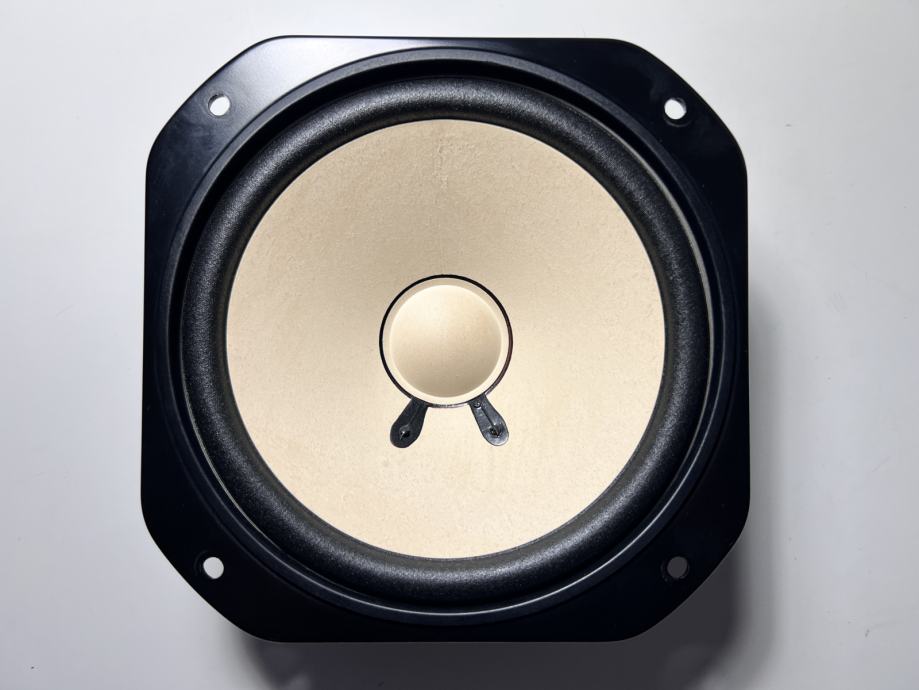 Yamaha NS-10 wooferi