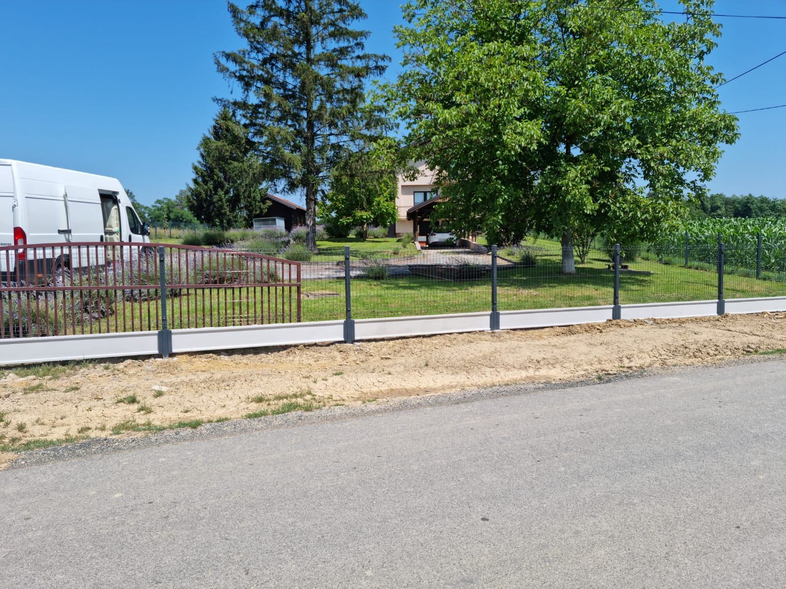 Panelne ograde sa betonskim parapetom - SA UGRADNJOM