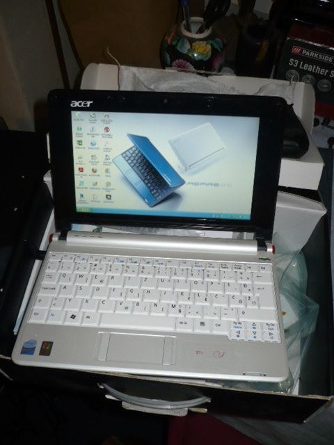 Acer Aspire One ZG5 kao novo!