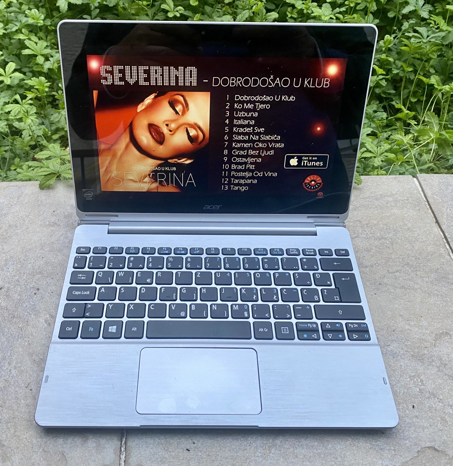 Acer Aspire Switch 10 mini laptop-tablet intel atom CPU 2gb ram ssd..