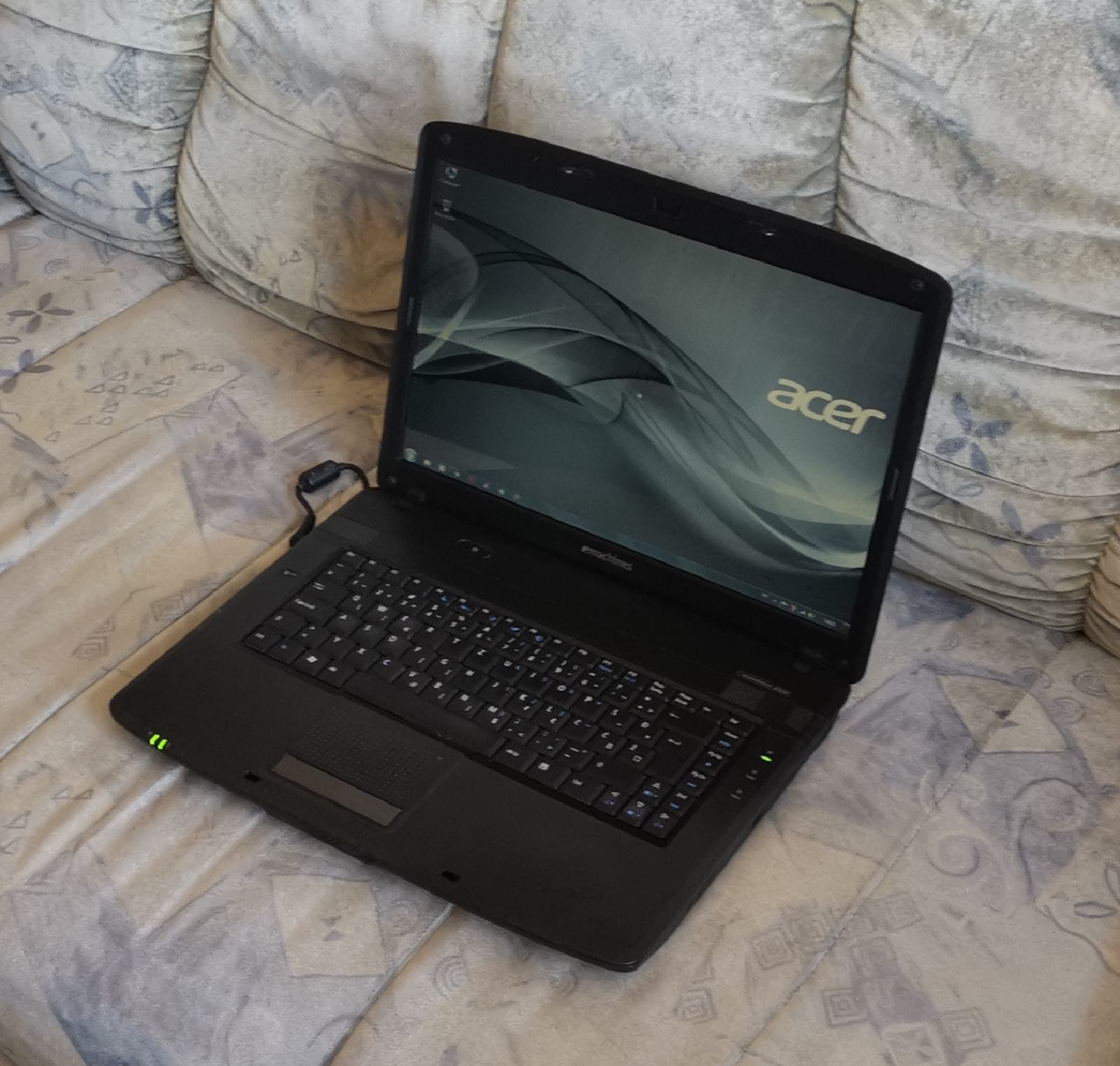 Acer eMachines E525 2/320GB