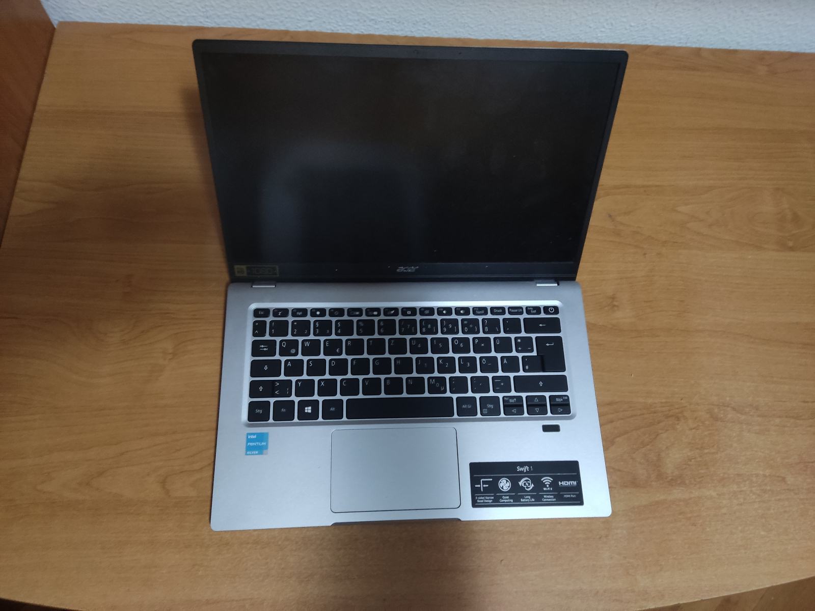 Acer Swift 1 Intel N6000 Full HD IPS - slabo koristen