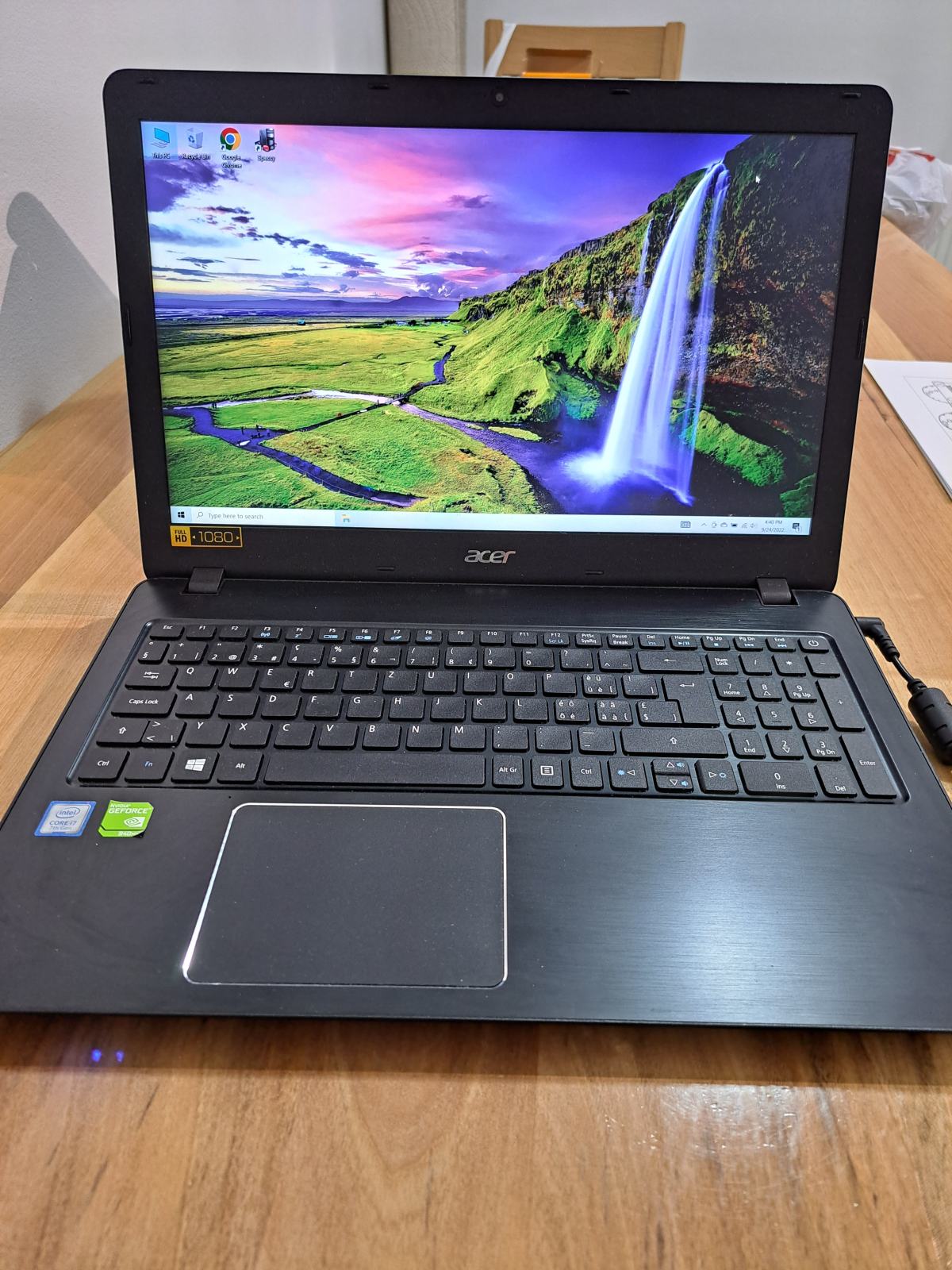 Prodajem Acer F5 vrhunski laptop - 3000kn