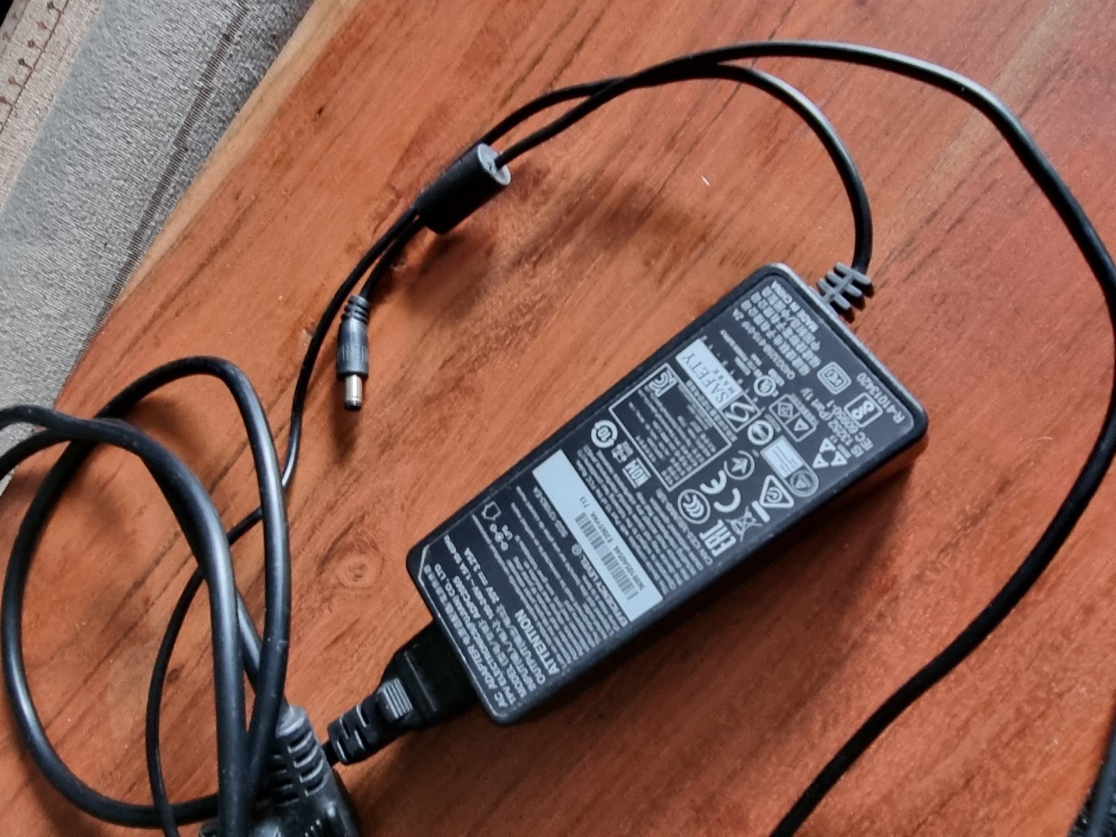 adapter za AOC 27monitor