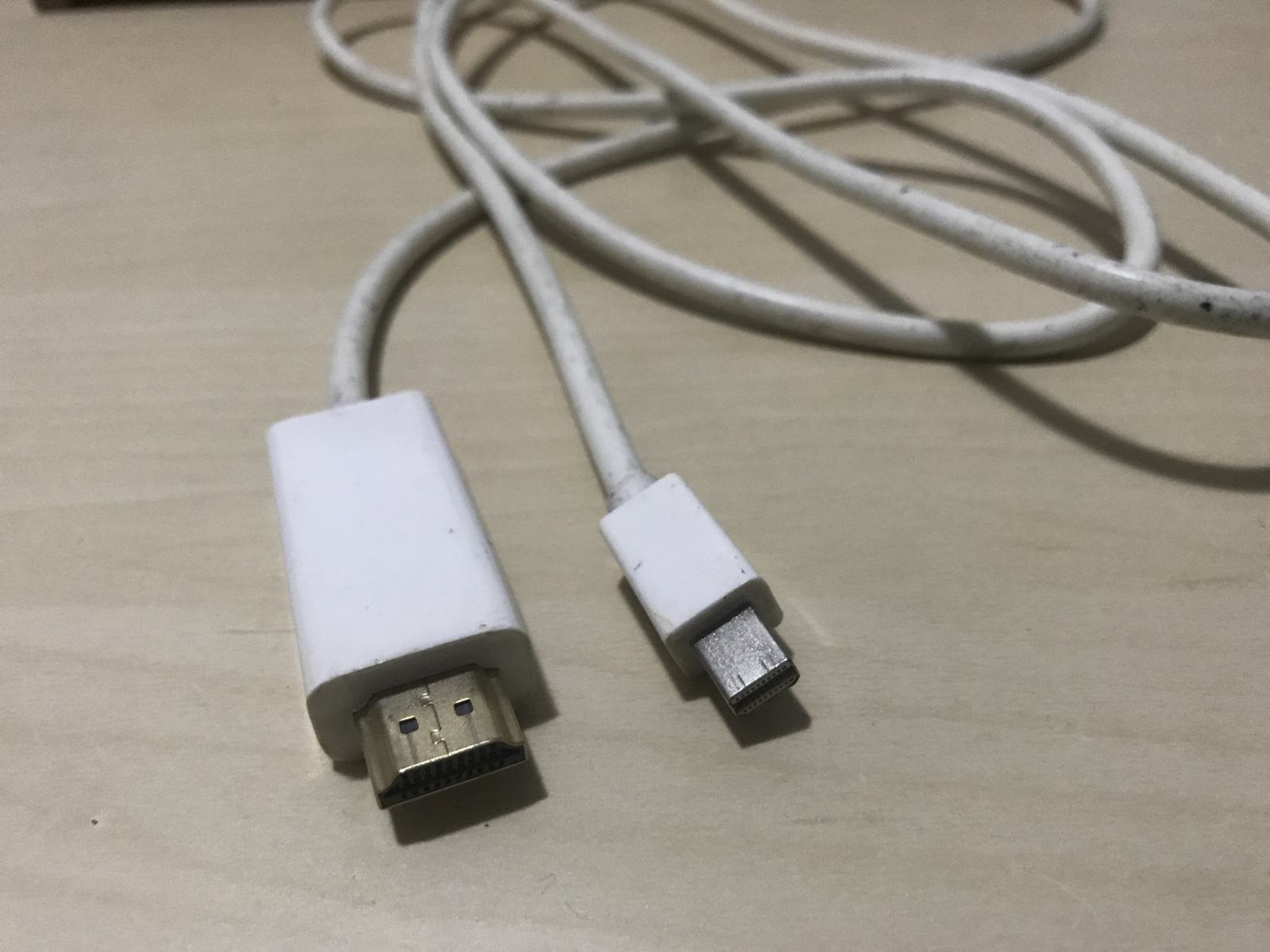 HDMI na mini display port