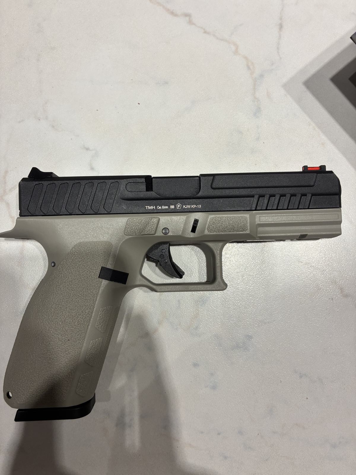 Airsoft plinski gbb pistolj kjw kp13 (spremnik pusta plin)