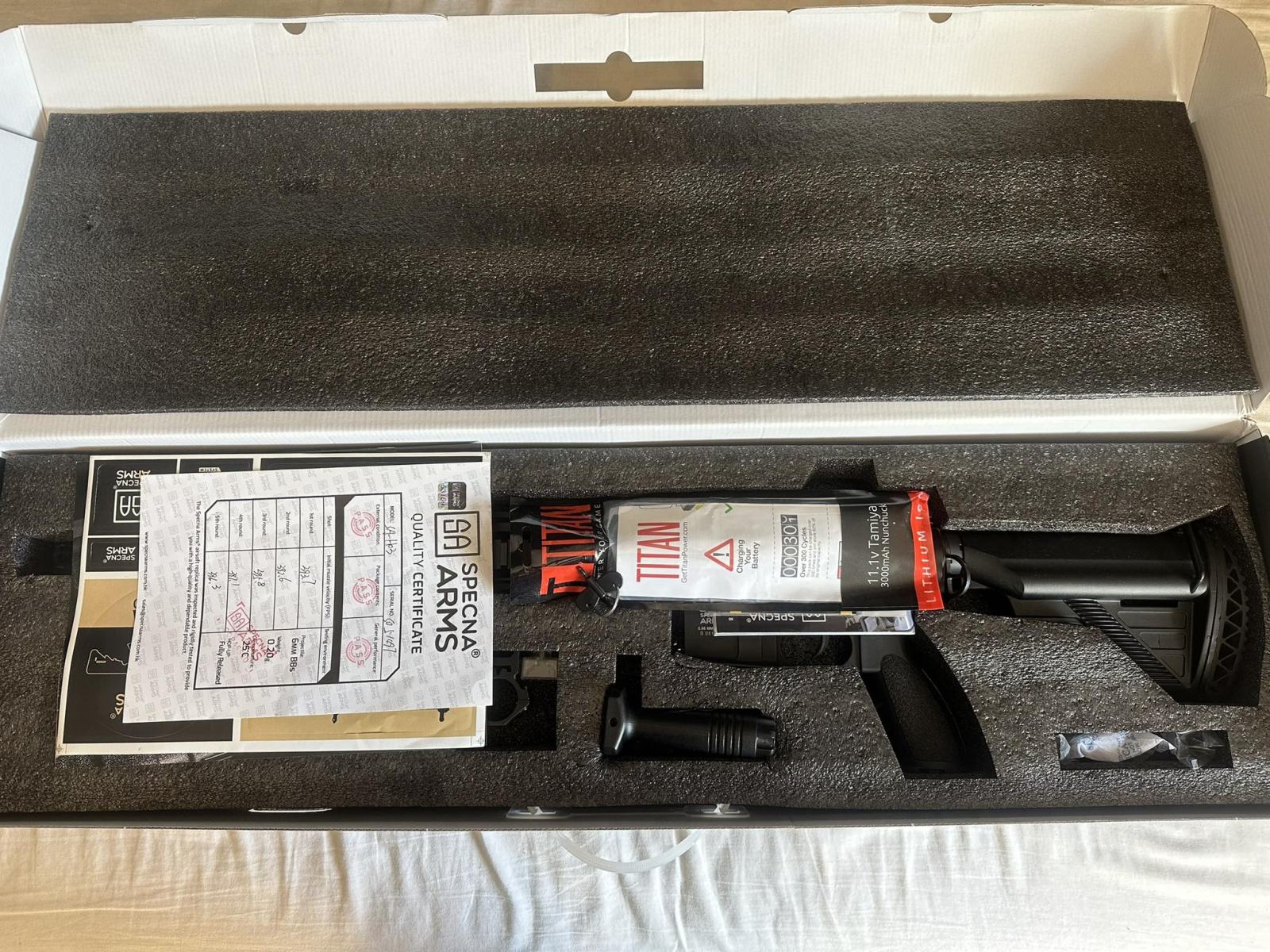 SPECNA ARMS SA-H03 ONE CARBINE REPLICA - BLACK + DODATNA OPREMA