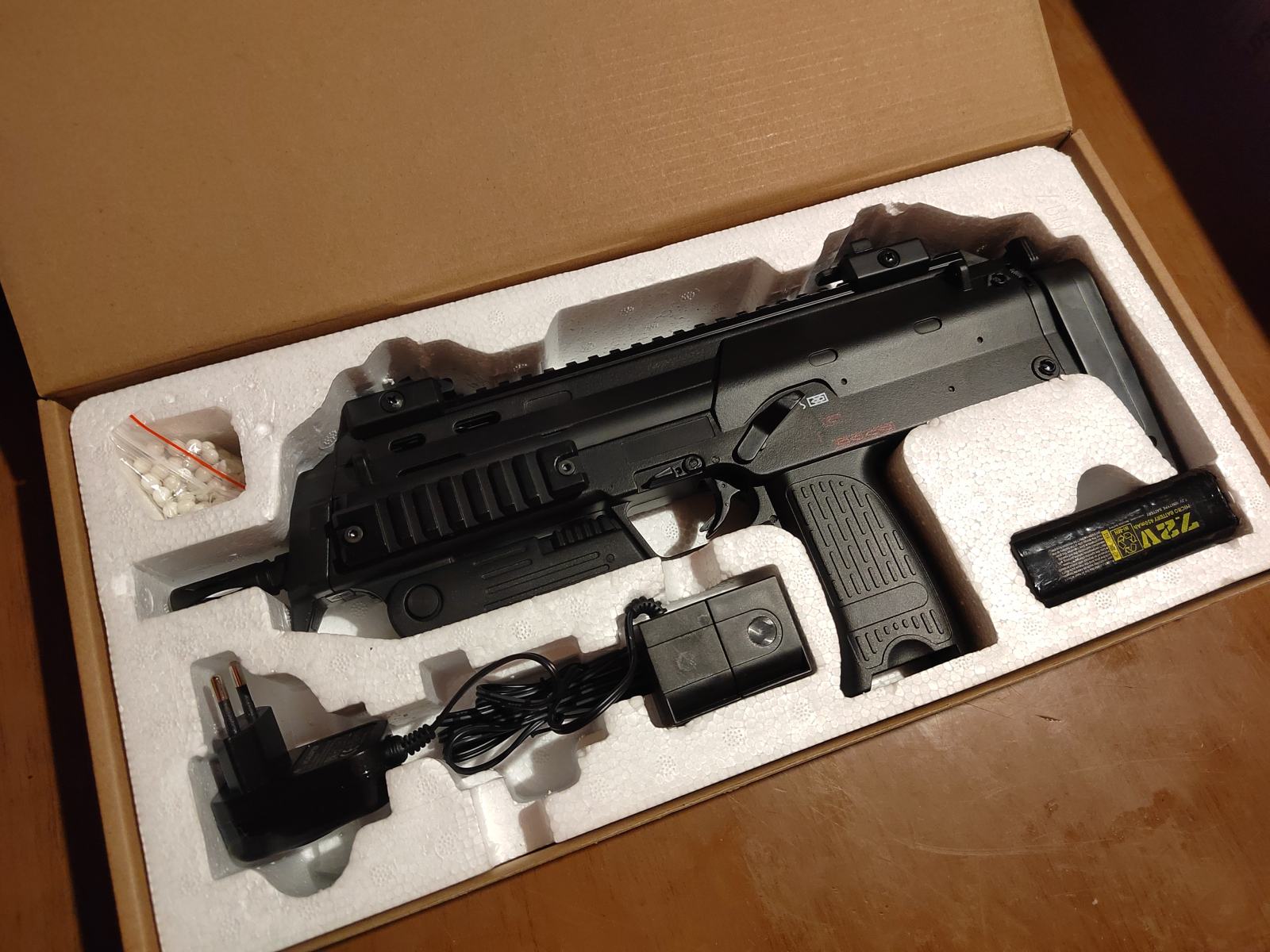 Well R4 (mp7) airsoft smg