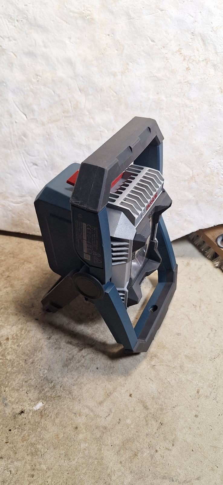 BOSCH aku svjetiljka reflektor GLI 18V-2200