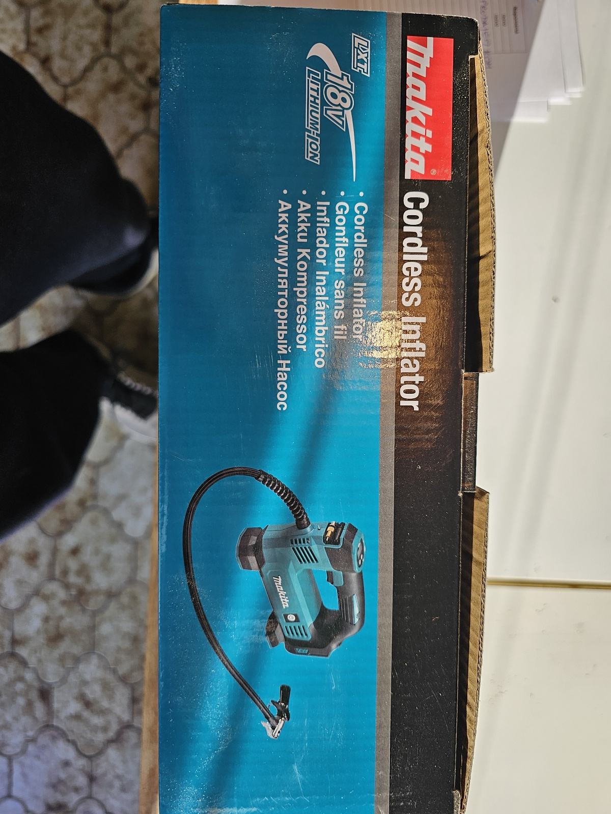 MAKITA mini kompresor DMP 180 Z