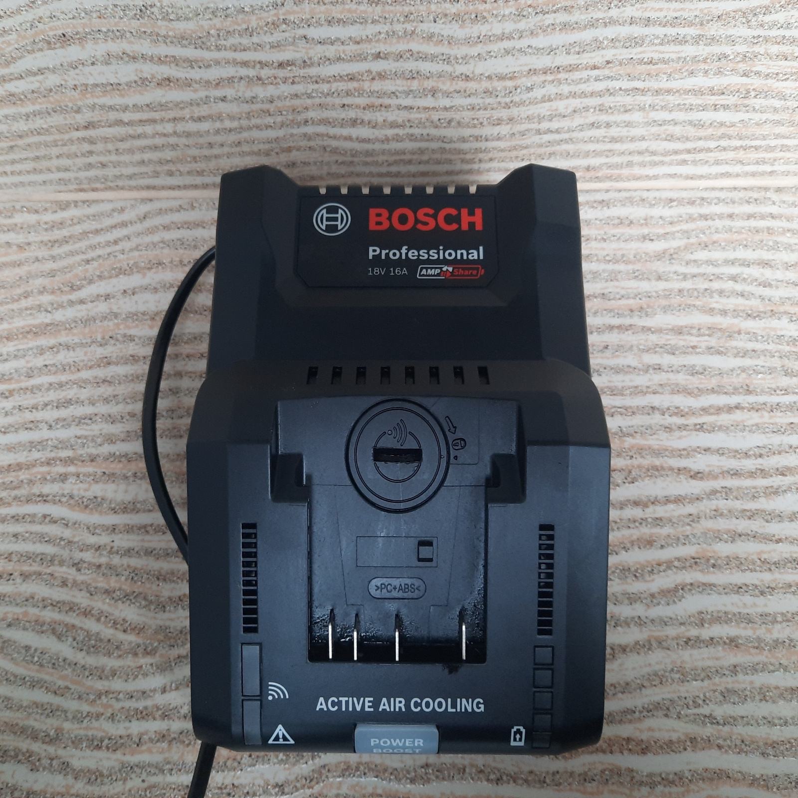 Bosch punjac GAL 18V-160 C