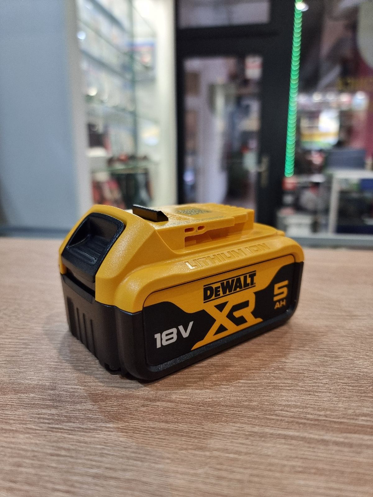 DEWALT DCB184 18V 5AH BATERIJA *DO 24 RATE* NOVO! R1!
