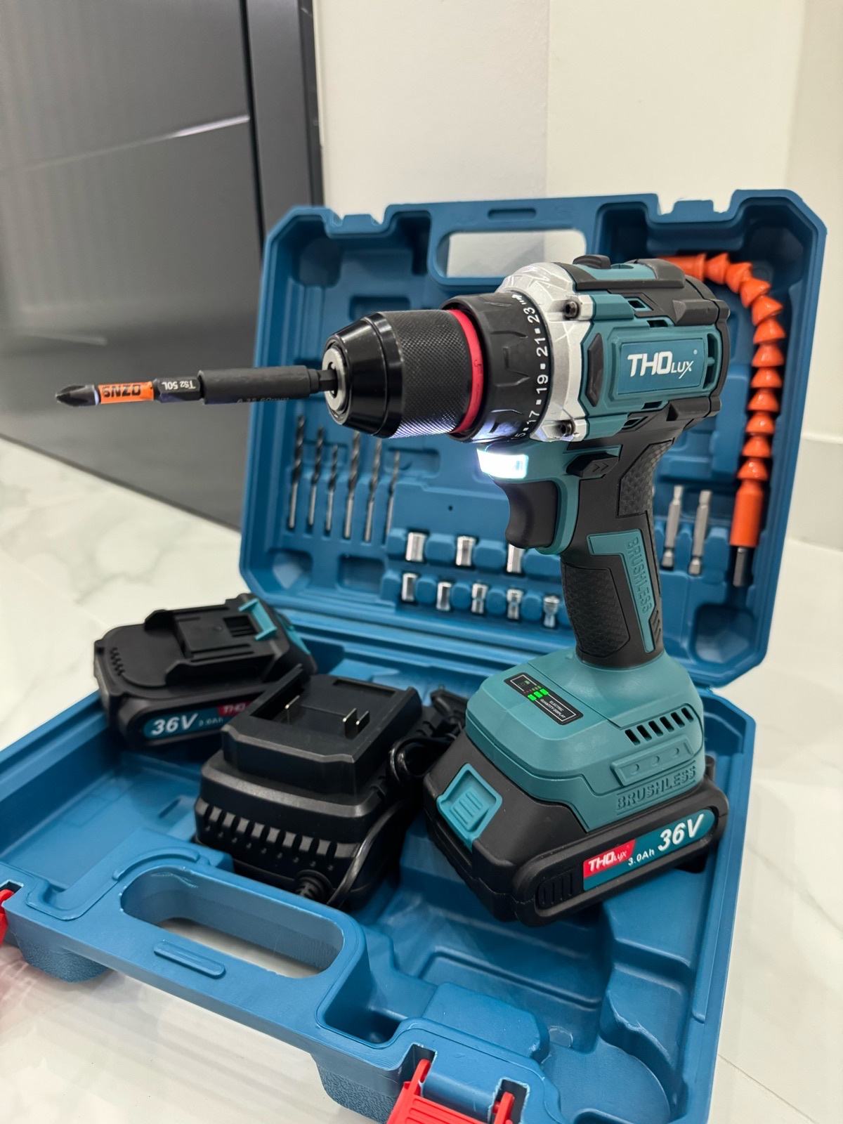 AKU BUSILICA SA METALNOM GLAVOM 2x36V ALAT UKLJUCEN