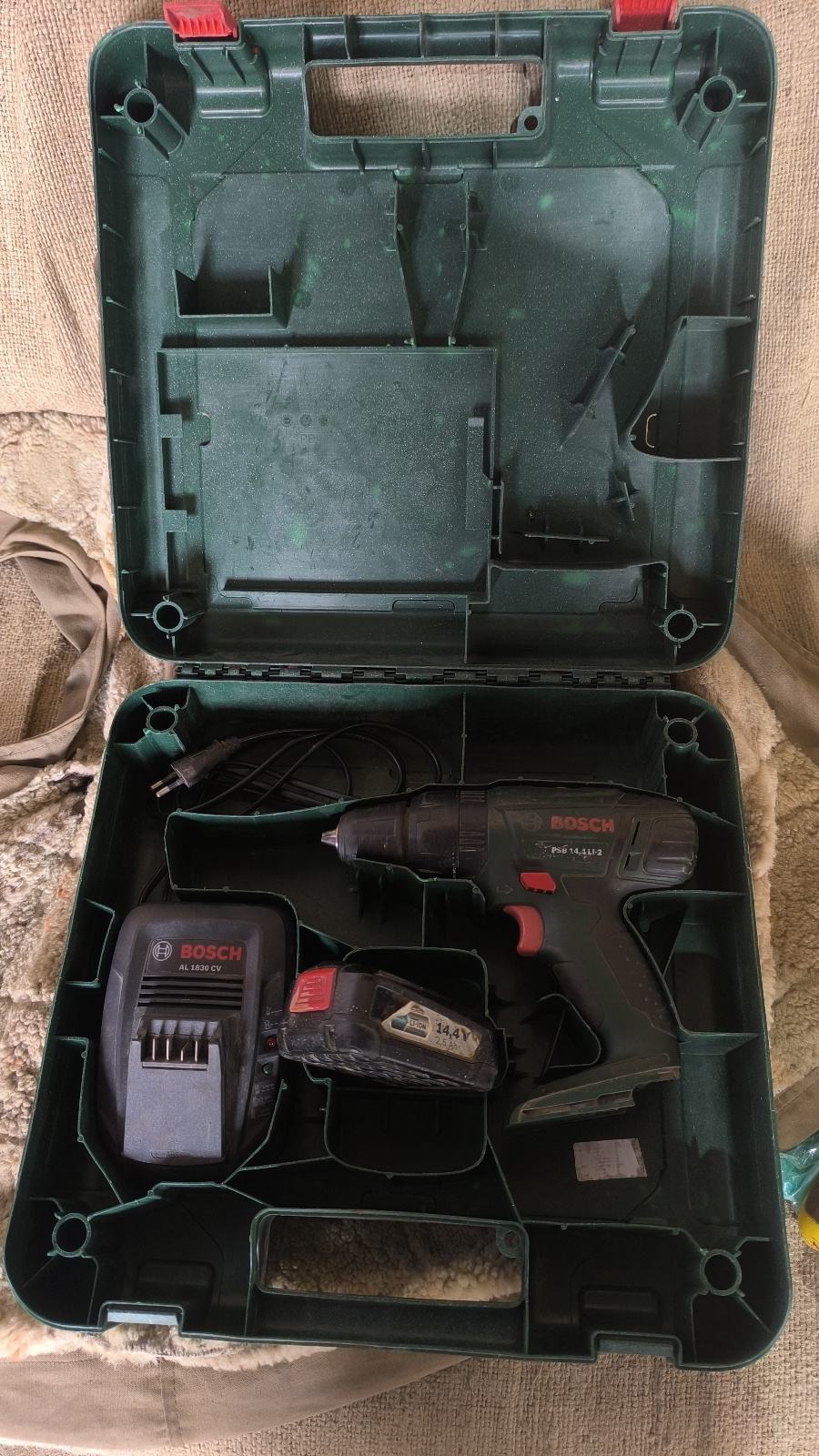 Bosch profesionalna AKU udarna bušilica 14,4V