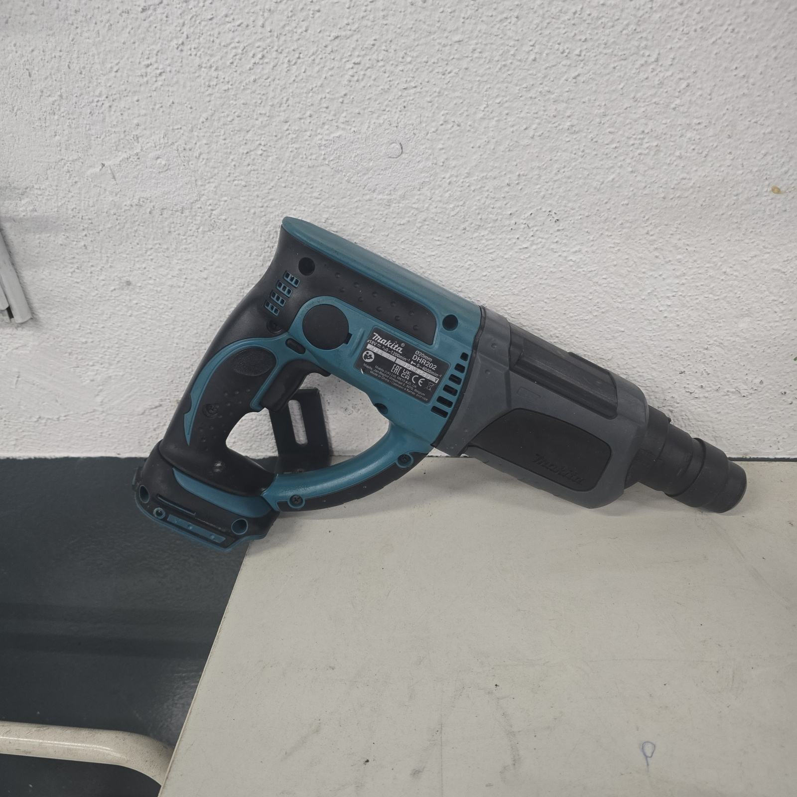 MAKITA DHR202 busilica i cekic