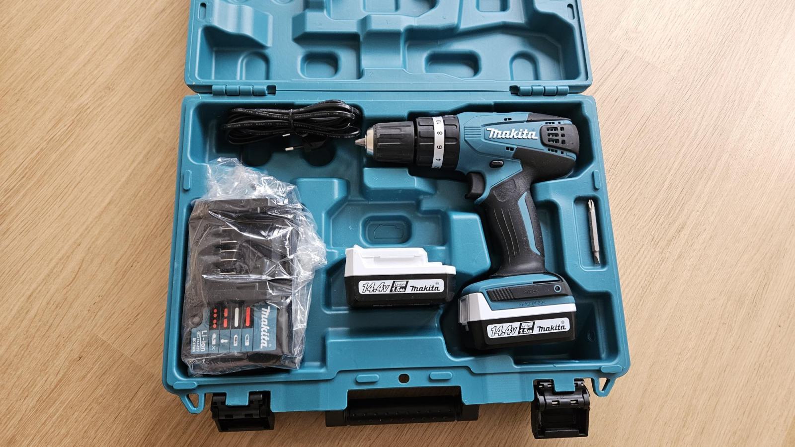 Makita HP347DWE Aku Udarna Bušilica u koferu (2x baterija i punjač)