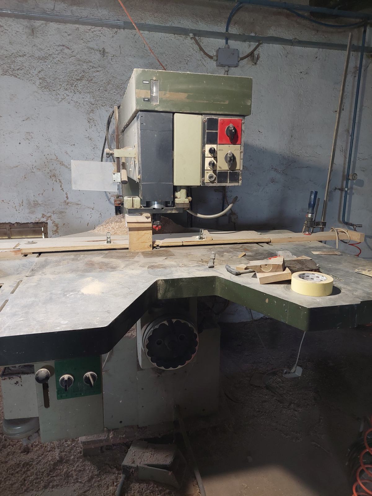 HORIZONTALNA FREZA SA VAKUMOM SCM R-9