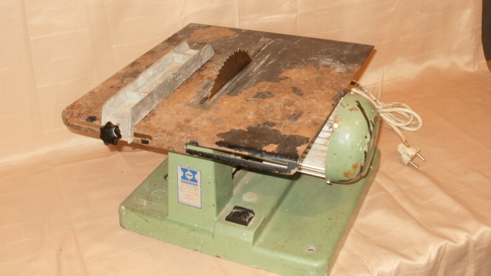 MALI PRIJENOSNI CIRKULAR 700 WATA