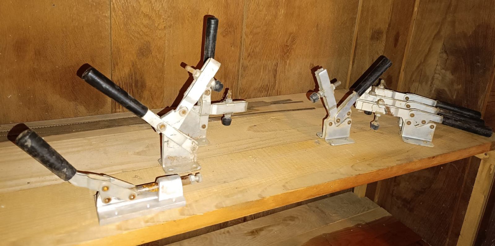 Vertikalne i horizontalne šablonske stege