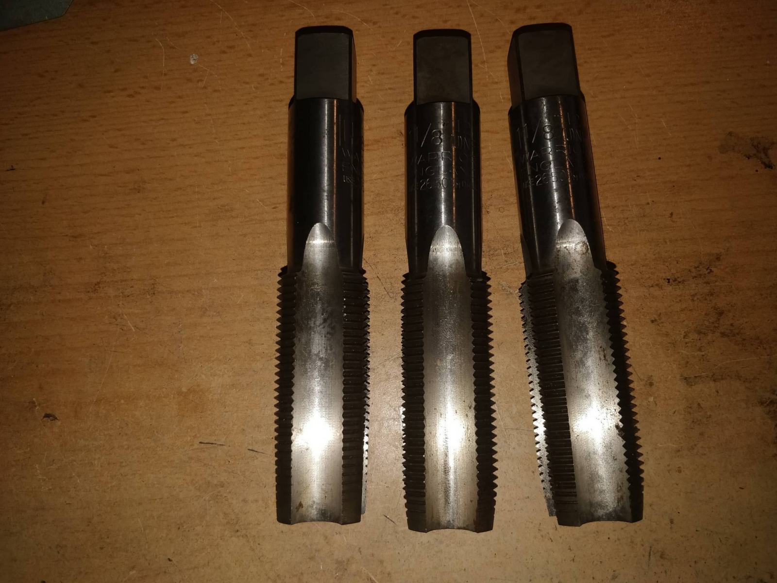 Ureznik UNF 1 1/8 -12 3 prolaza novo