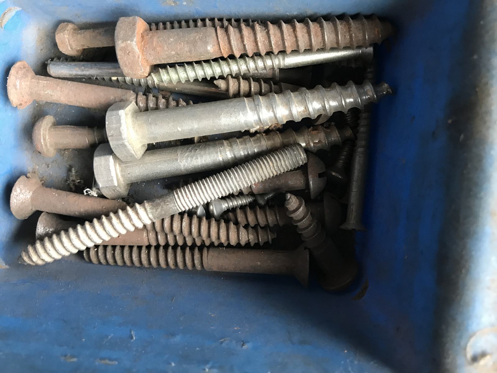 novo i rabljeno: vijak, vida, šaraf, inbus, matica... / Pula